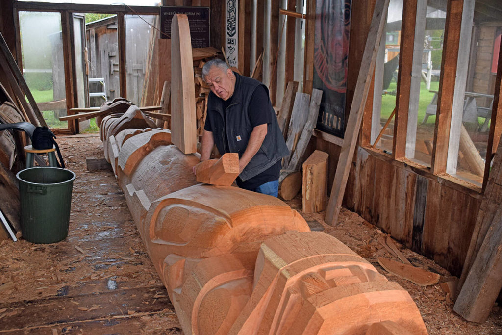 VIDEO: Kwakiutl chief Calvin Hunt’s totem makes a statement on northern ...